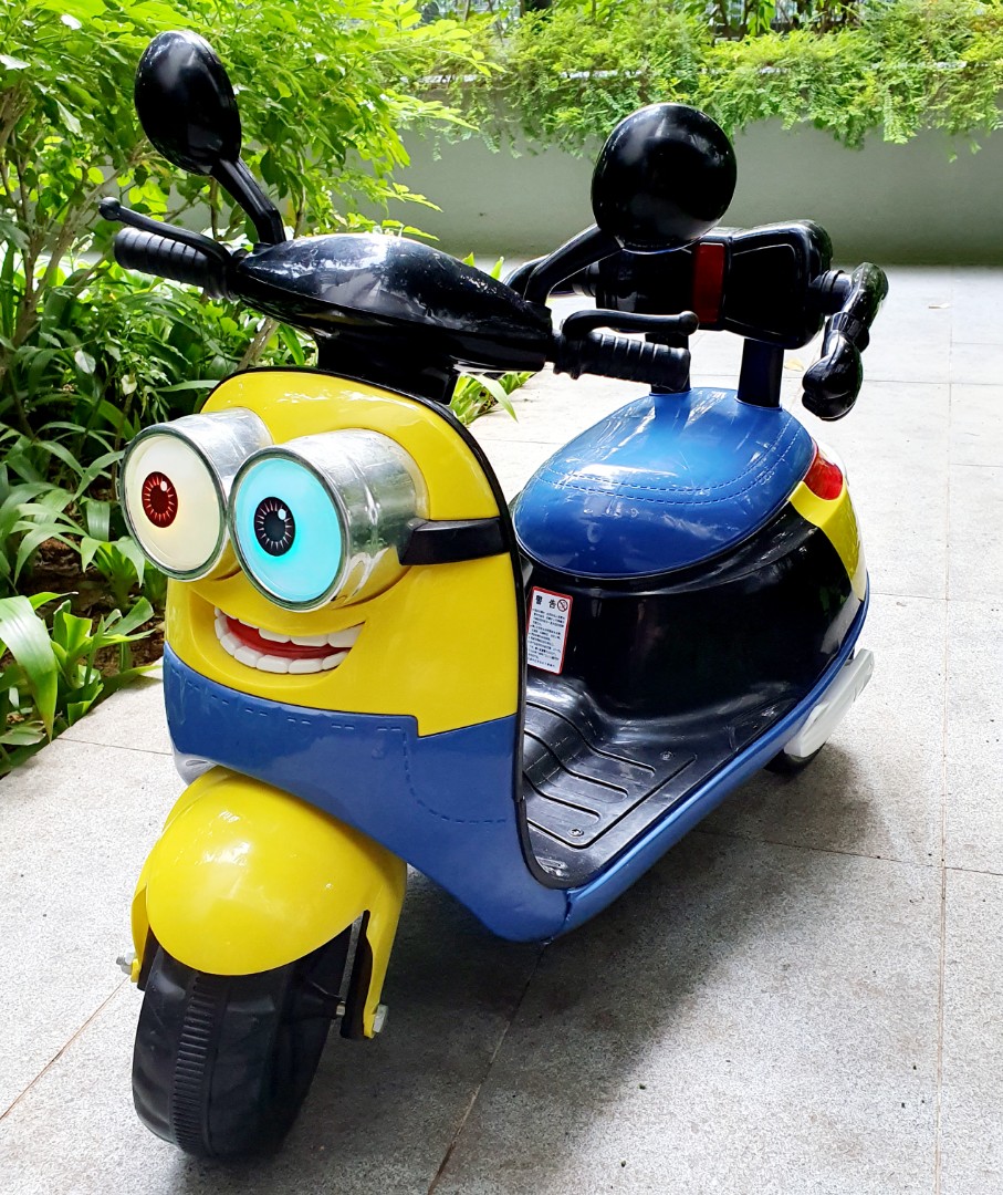 Minion Electric Ride-On Musical Scooter + FREE additional rechargeable ...