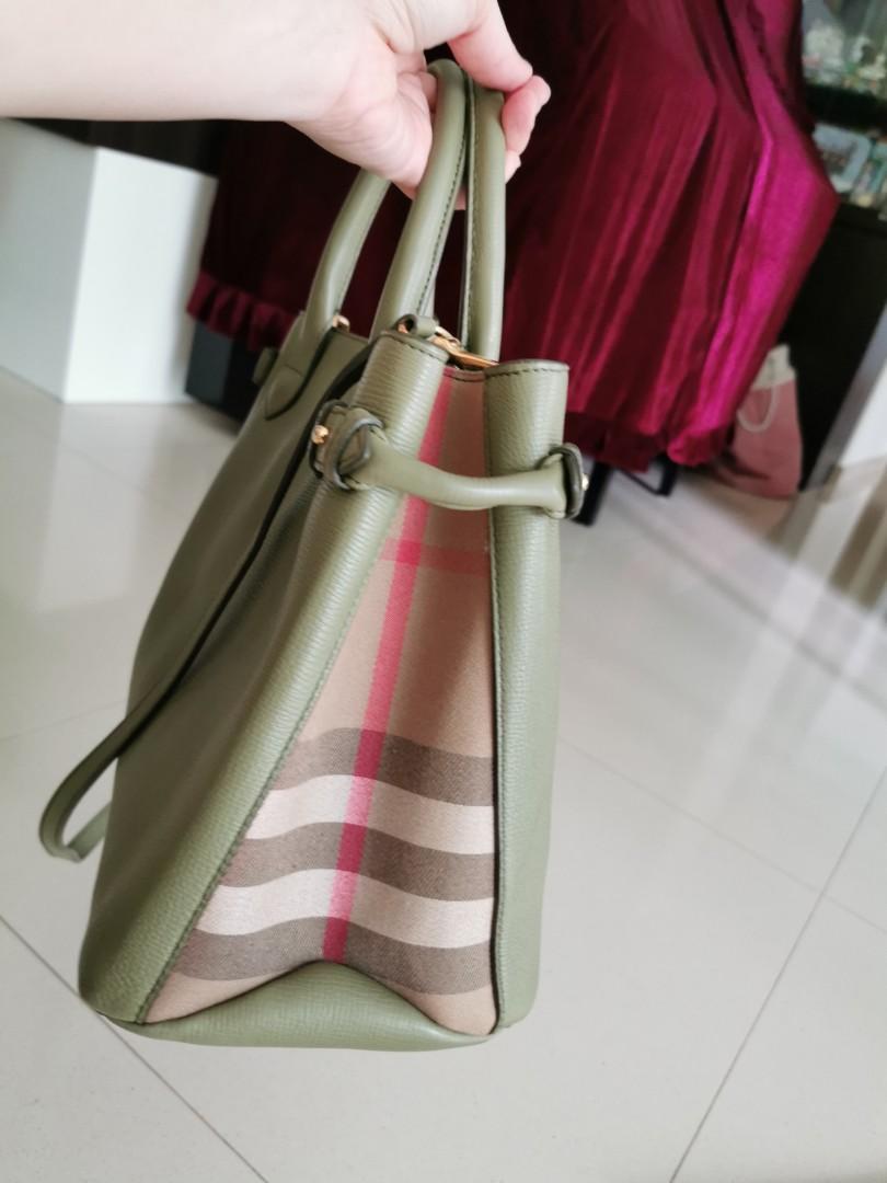 Rare Burberry Banner in Pistachio, Women's Fashion, Bags & Wallets ...