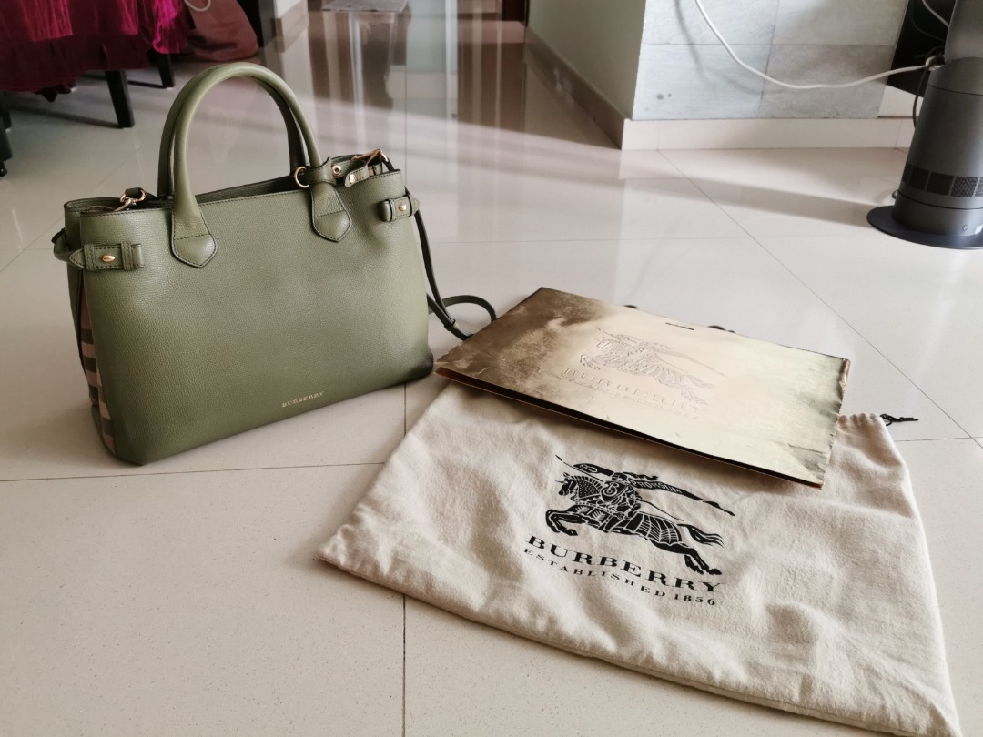 Rare Burberry Banner in Pistachio, Women's Fashion, Bags & Wallets ...