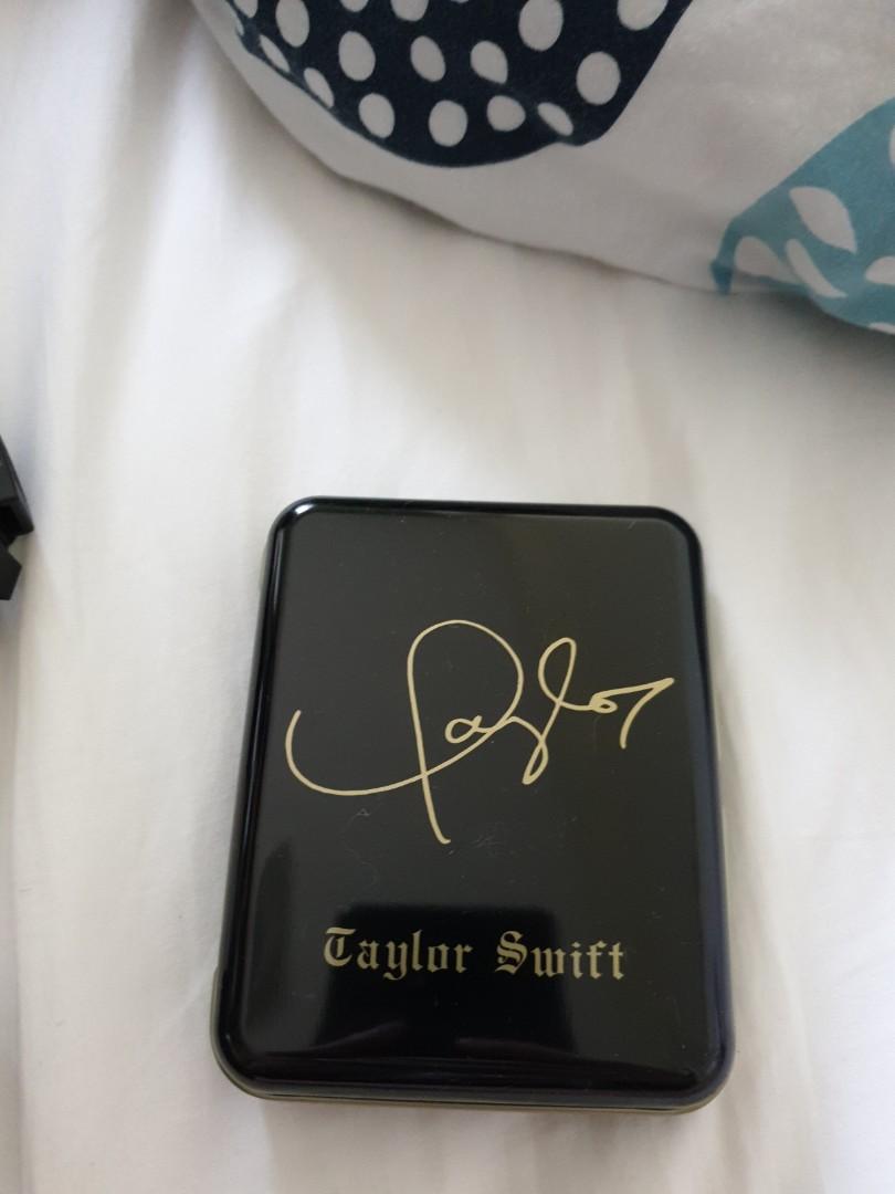 taylor swift polaroid camera, Photography, Cameras on Carousell
