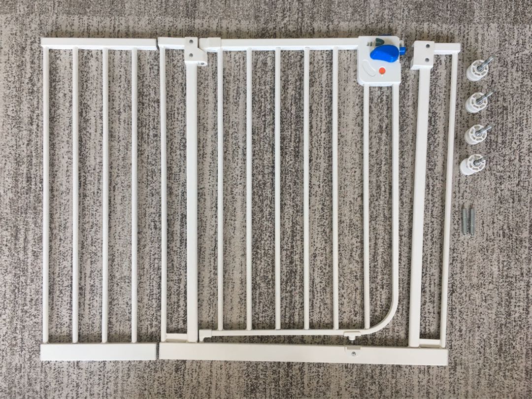 LuckyBaby Smart System Swing Back Safety Gate (White), Babies & Kids ...