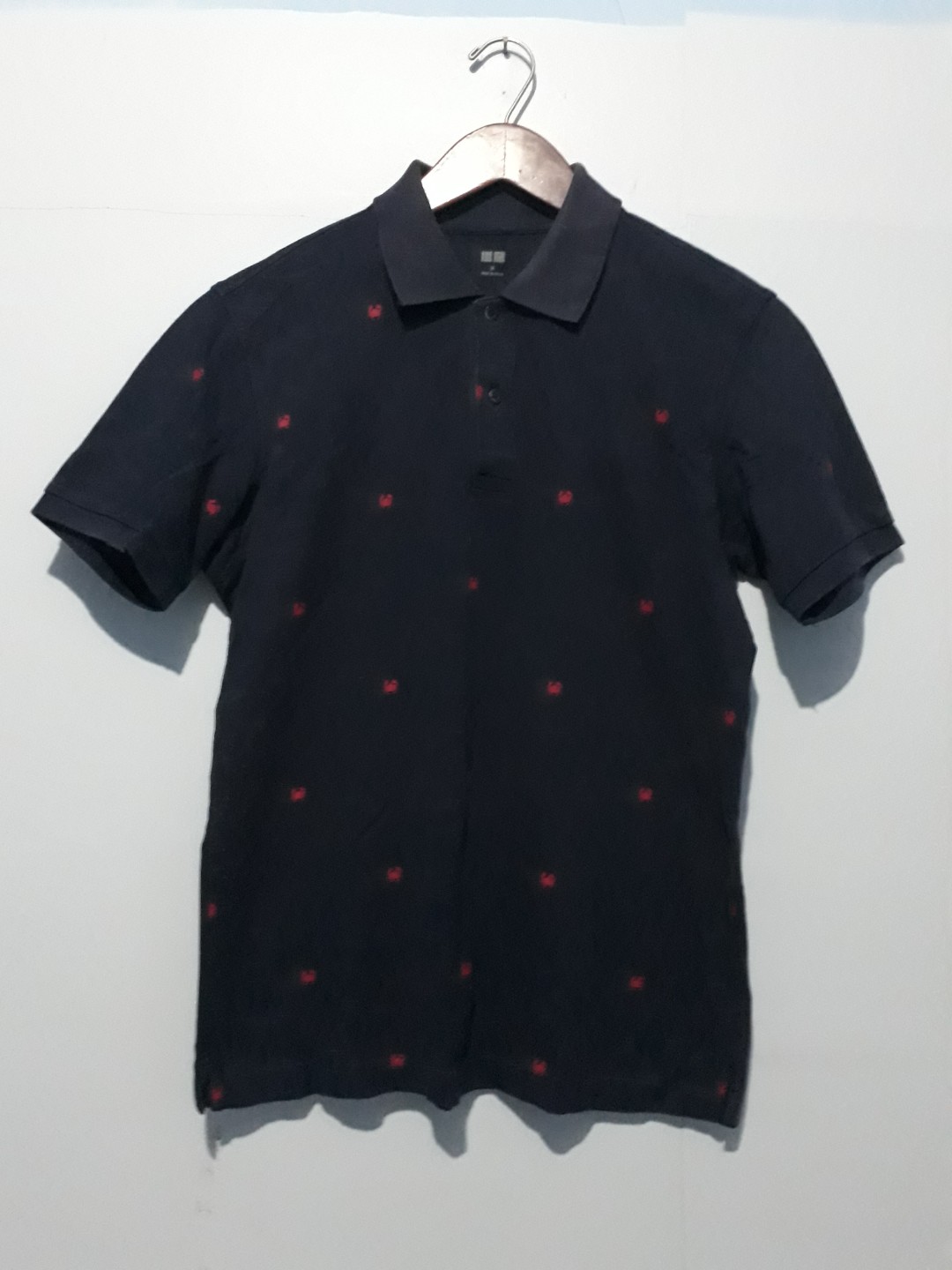 Polo shirt uniqlo original size M, Fesyen Pria, Pakaian , Atasan di Carousell