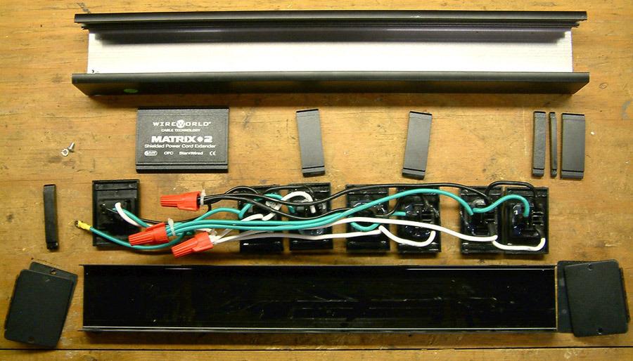 WireWorld Matrix 2: 6-Way Shielded Power Strip / Distribution Block ...