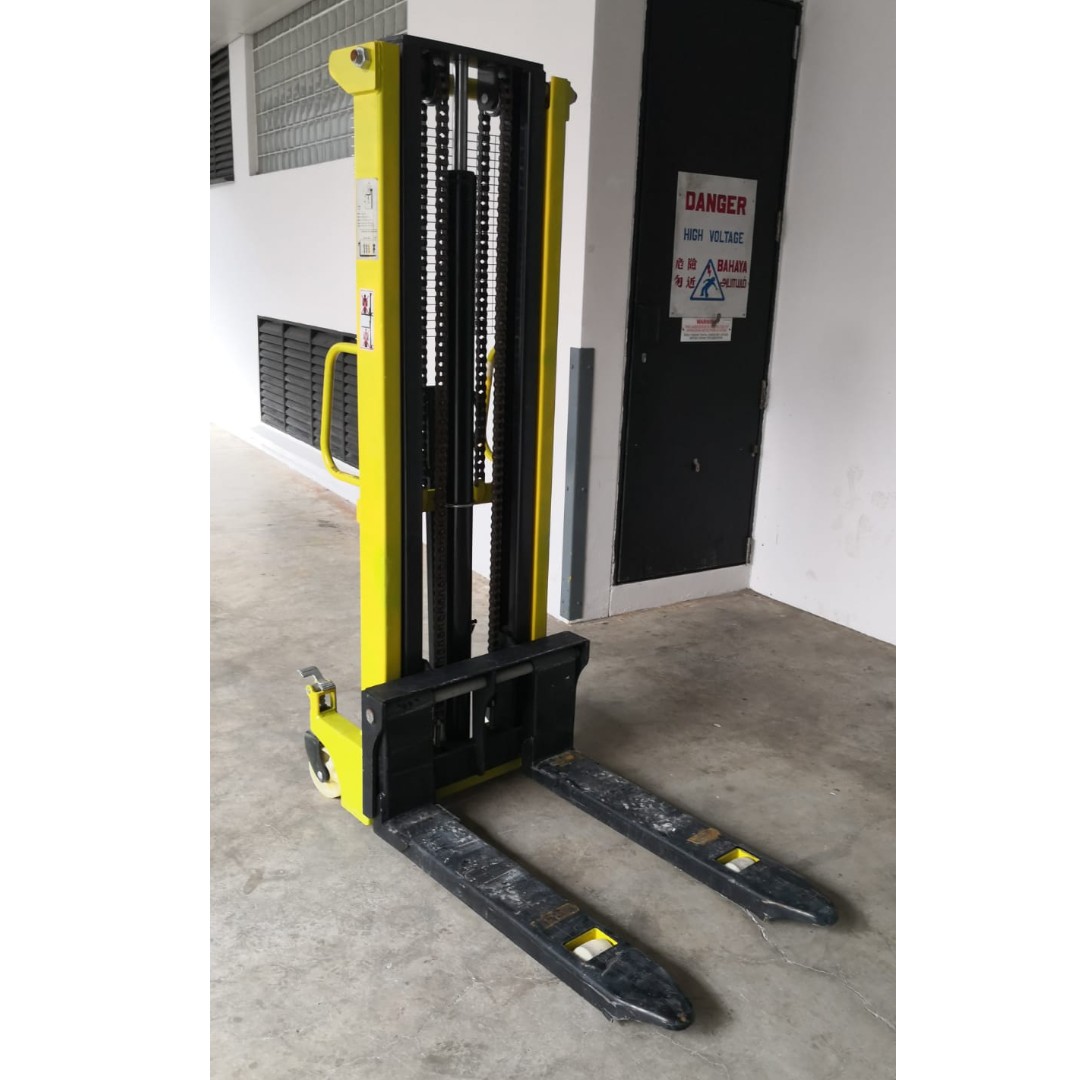 Manual Stacker / Pallet Jet, Everything Else on Carousell