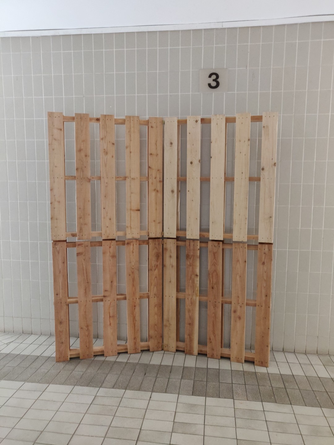 Photo booth/backdrop from pallets, Furniture & Home Living, Home Decor ...