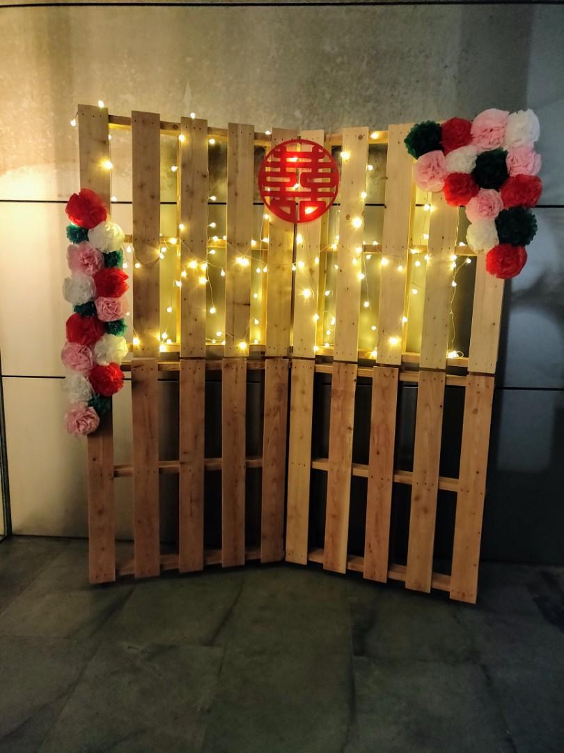 Photo booth/backdrop from pallets, Furniture & Home Living, Home Decor ...
