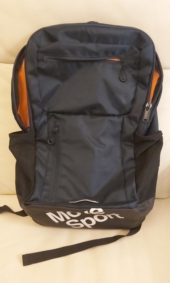 Descente sports backpack, 男裝, 袋, 背包 - Carousell