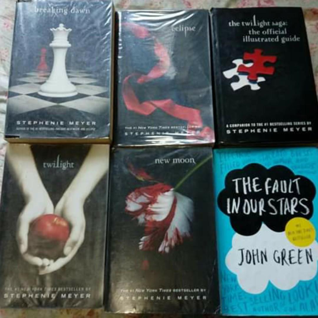 Complete Twilight Saga w/ Official Illustrated Guide, Hobbies & Toys ...