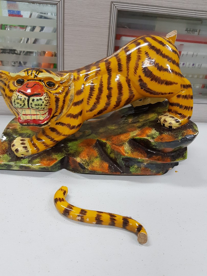 Vintage wooden Tiger display, Hobbies & Toys, Memorabilia ...