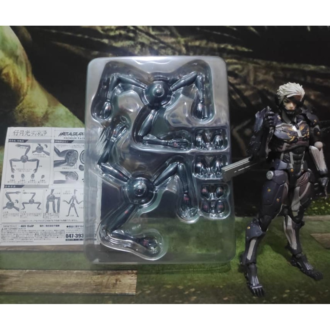 Dwarf Gekko Robots from Metal Gear Rising: Re-vengeance, Hobbies & Toys ...