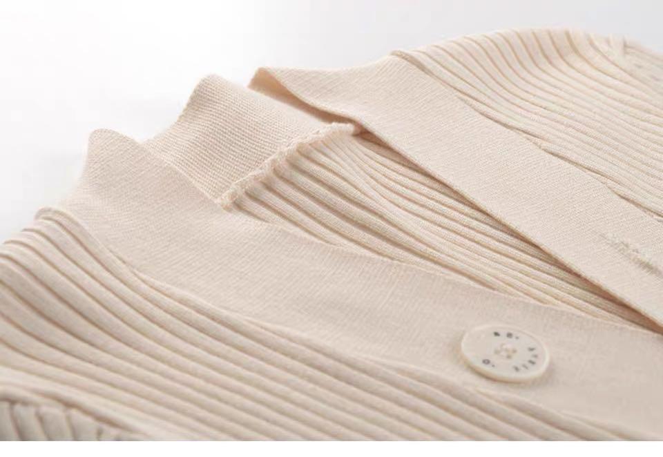 Blackpink Jennie Beige Knitted Top, Women's Fashion, Tops, Sleeveless ...