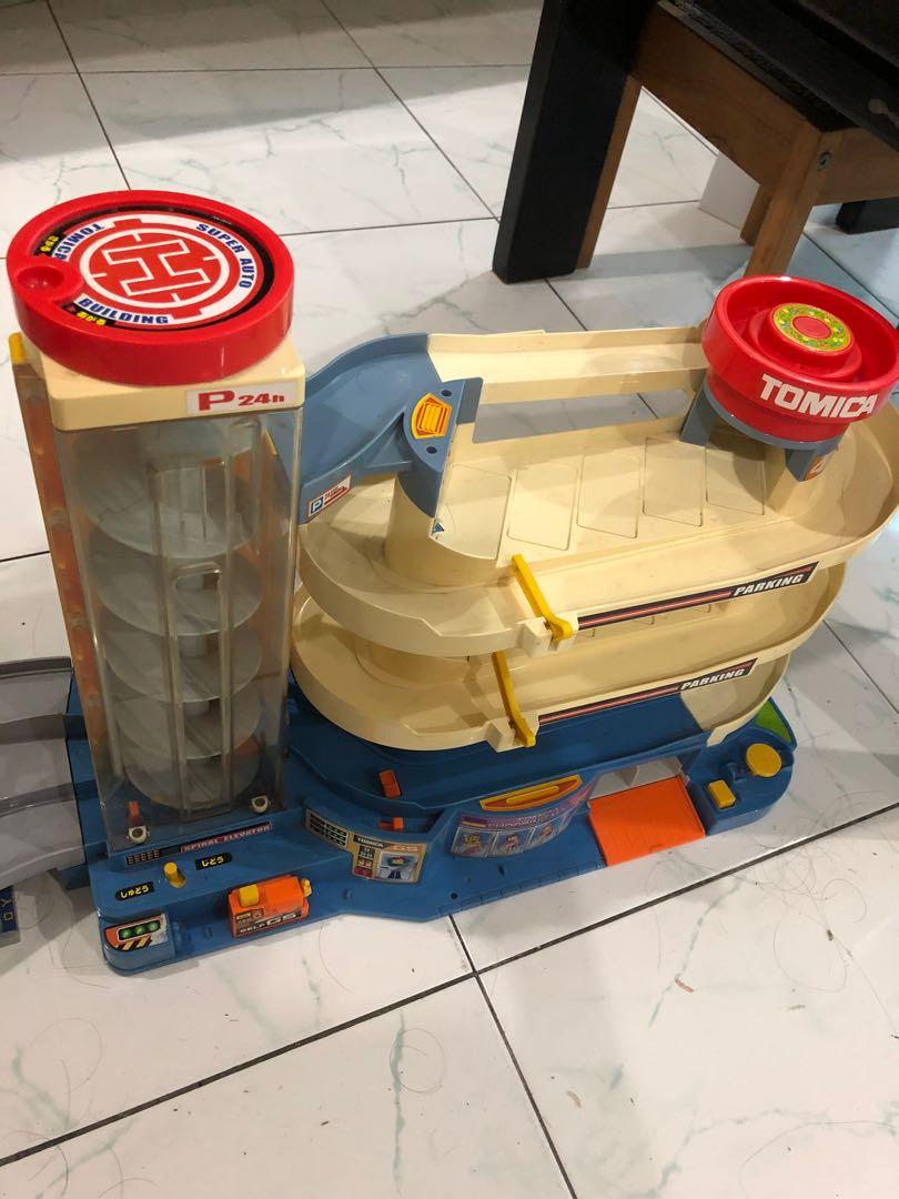 Tomica auto parking garage, Hobbies & Toys, Toys & Games on Carousell