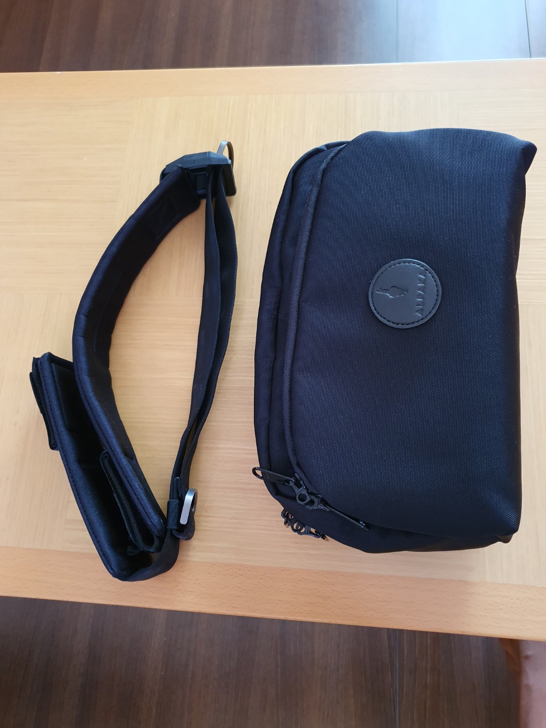 Alapaka go sling pro, Men's Fashion, Bags, Sling Bags on Carousell