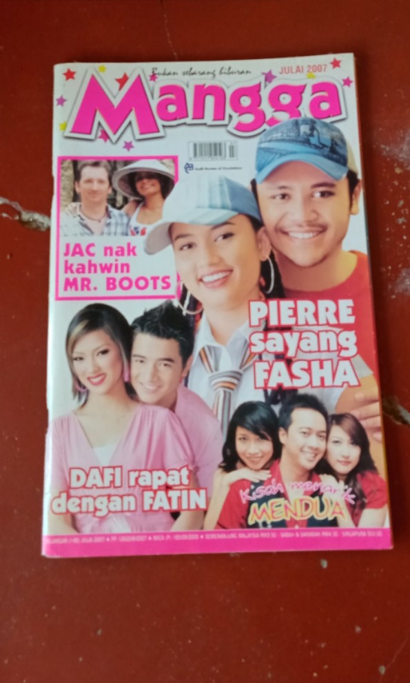 Majalah Mangga Hobbies And Toys Books And Magazines Magazines On Carousell