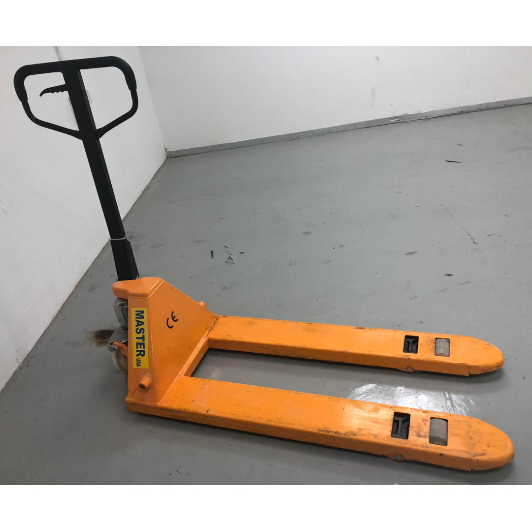 Used Hand Pallet Jack 2500KG (Master USA), Everything Else on Carousell