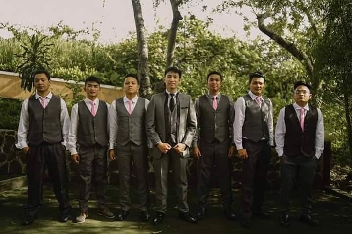 Entourage complete attire, Women's Fashion, Tops, Others Tops on Carousell