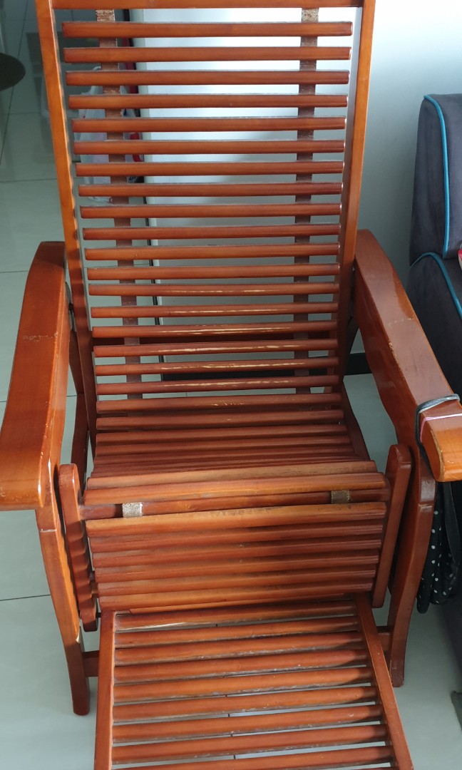 Expandable Relaxing Wooden Chair, Furniture & Home Living, Furniture ...