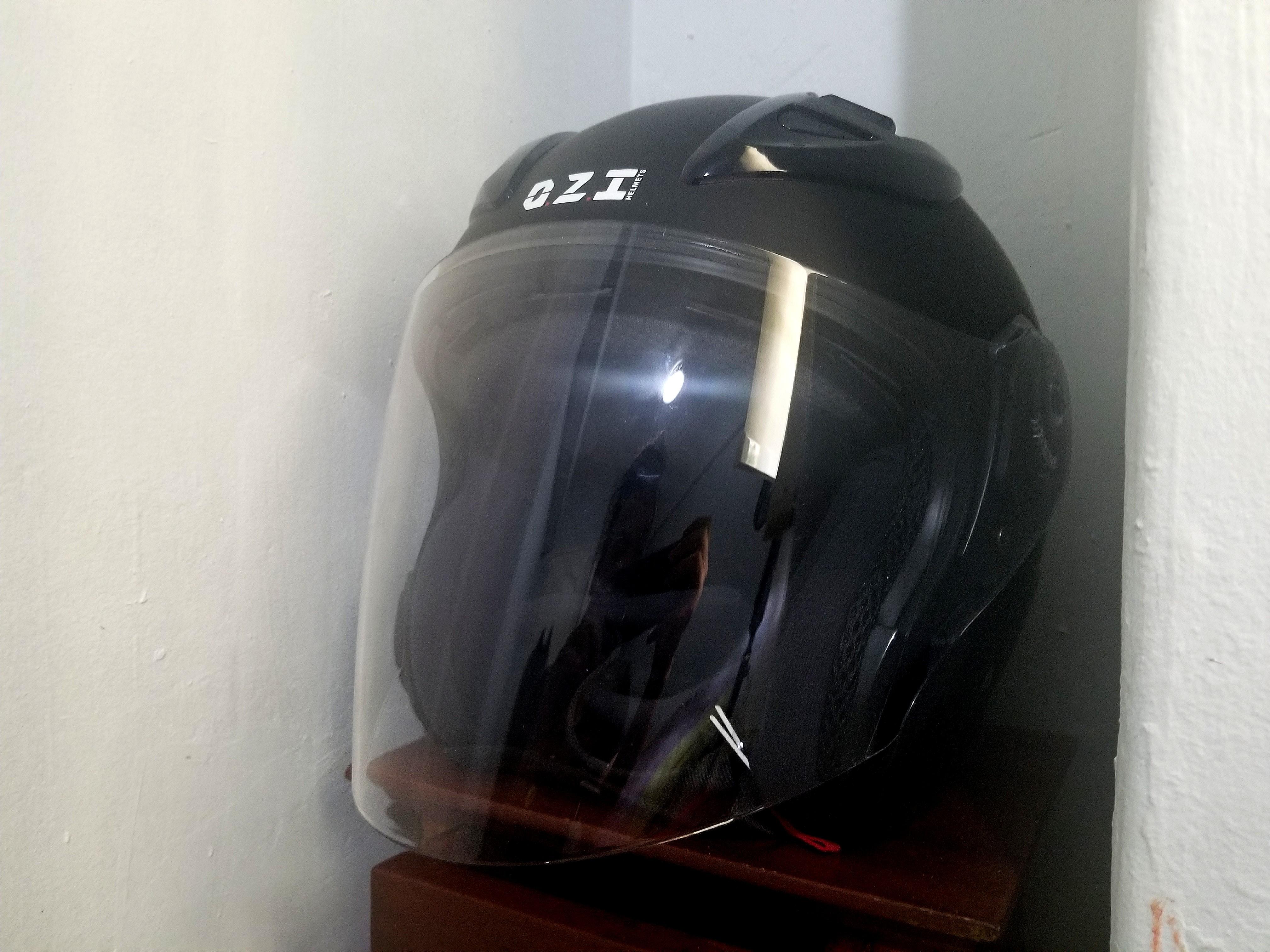 OZI Helmet, Motorcycles, Motorcycle Apparel on Carousell