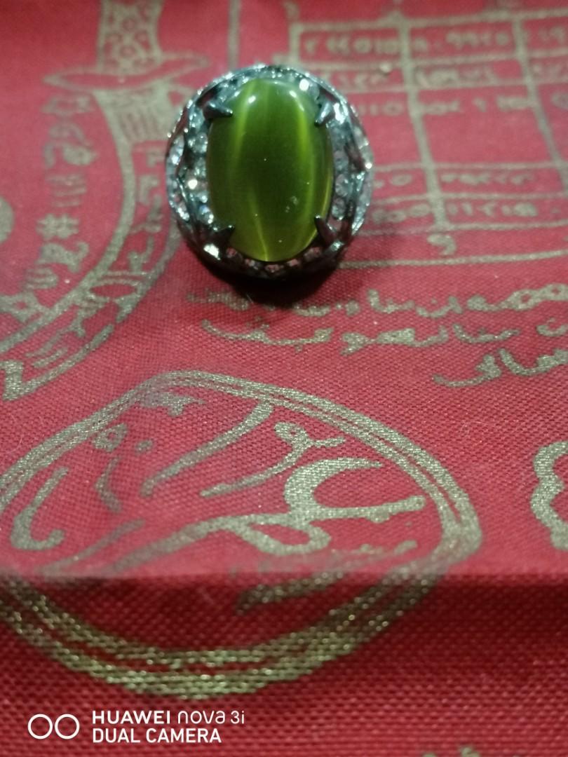 Batu hijau cat eye, Hobbies & Toys, Memorabilia & Collectibles ...