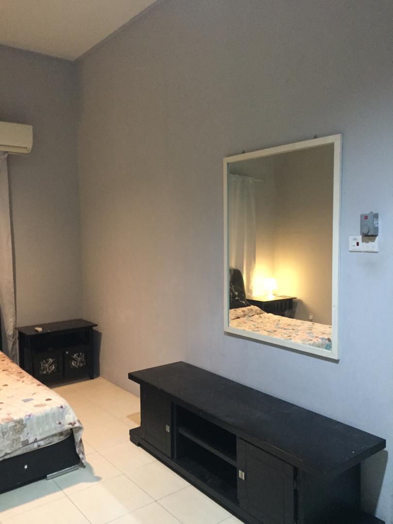Master Room (girls only), Property, Rentals on Carousell