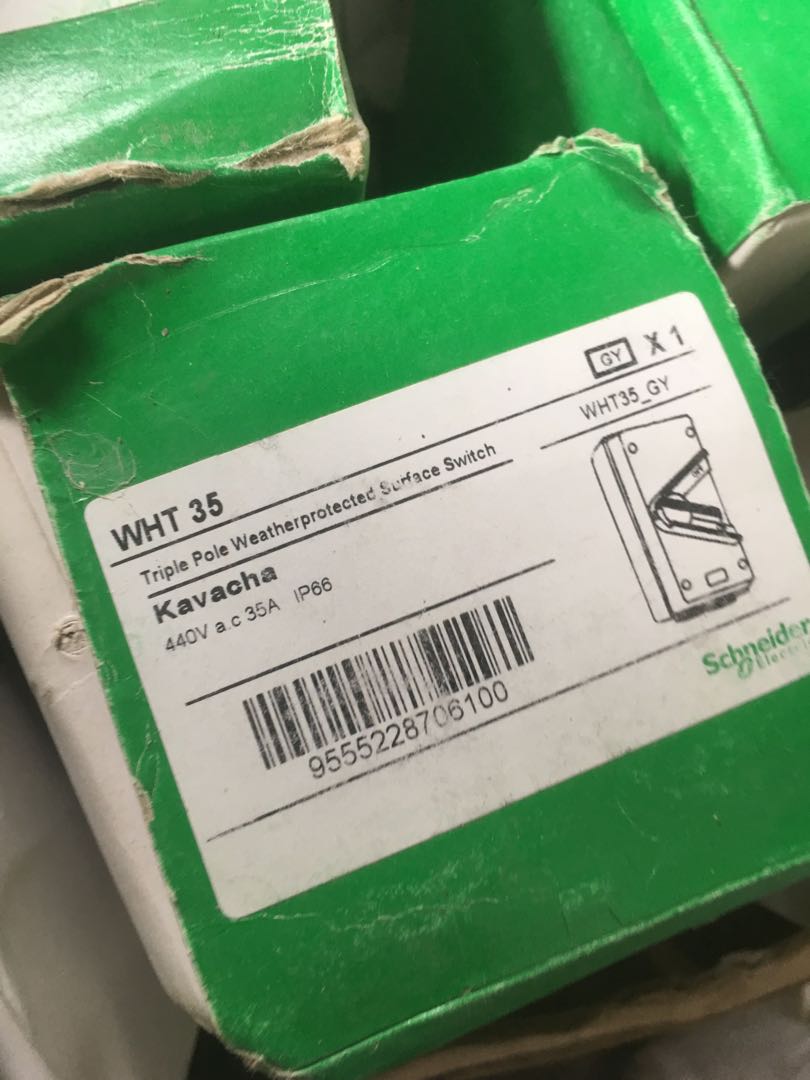 Schneider Kavacha 天甲 440V 35A三極曲架掣 IP66 WHT35 GY, 家庭電器, 電視 & 其他娛樂, 電視組件 ...