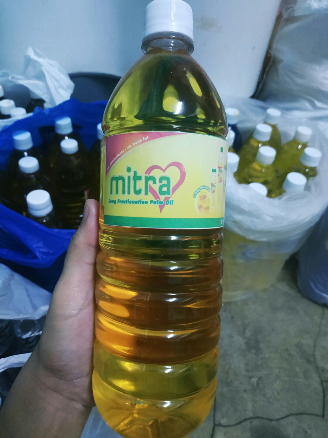 Mitra Cooking oiL 1litre, Food & Drinks, Packaged & Instant Food on ...