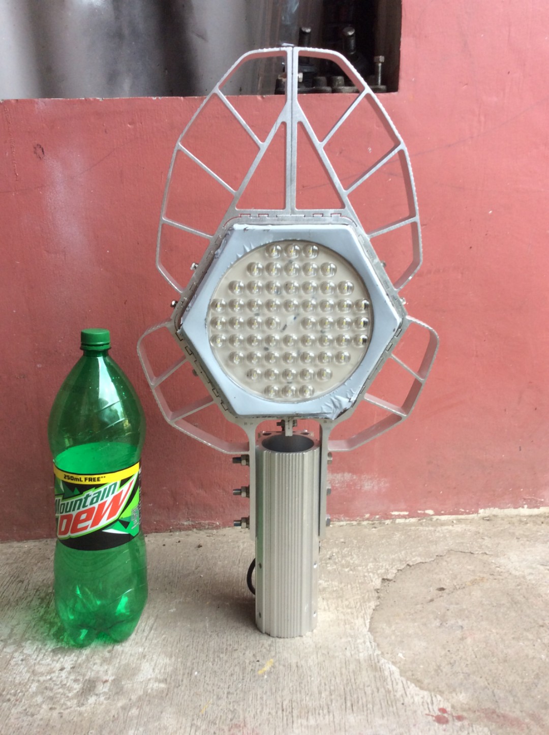 Street light leed, Furniture & Home Living, Cleaning & Homecare ...