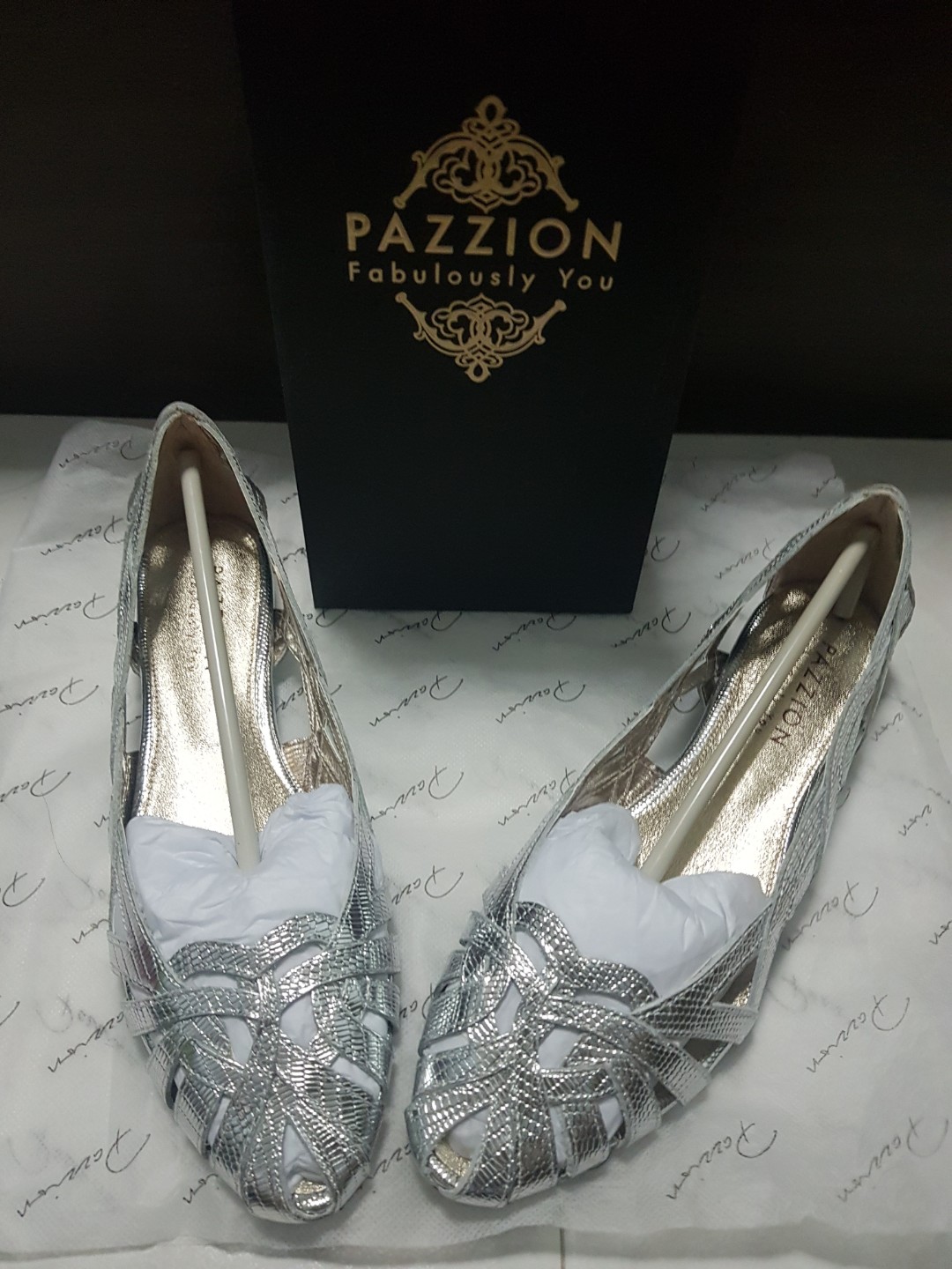 Pazzion Shoes, Women's Fashion, Footwear, Flats on Carousell