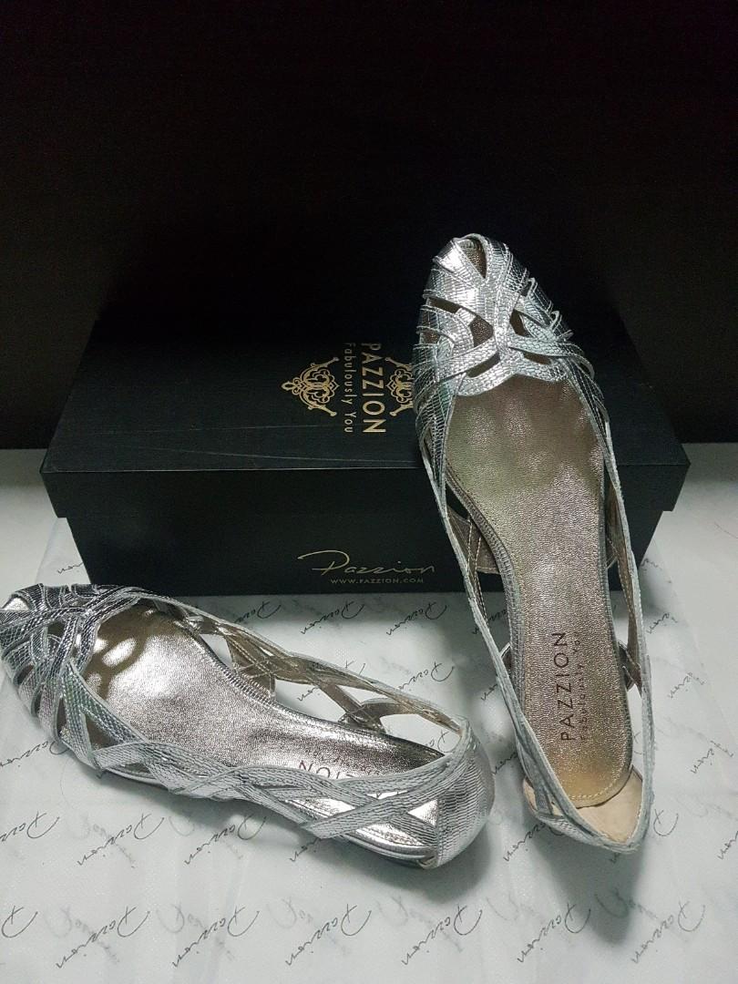 Pazzion Shoes, Women's Fashion, Footwear, Flats on Carousell