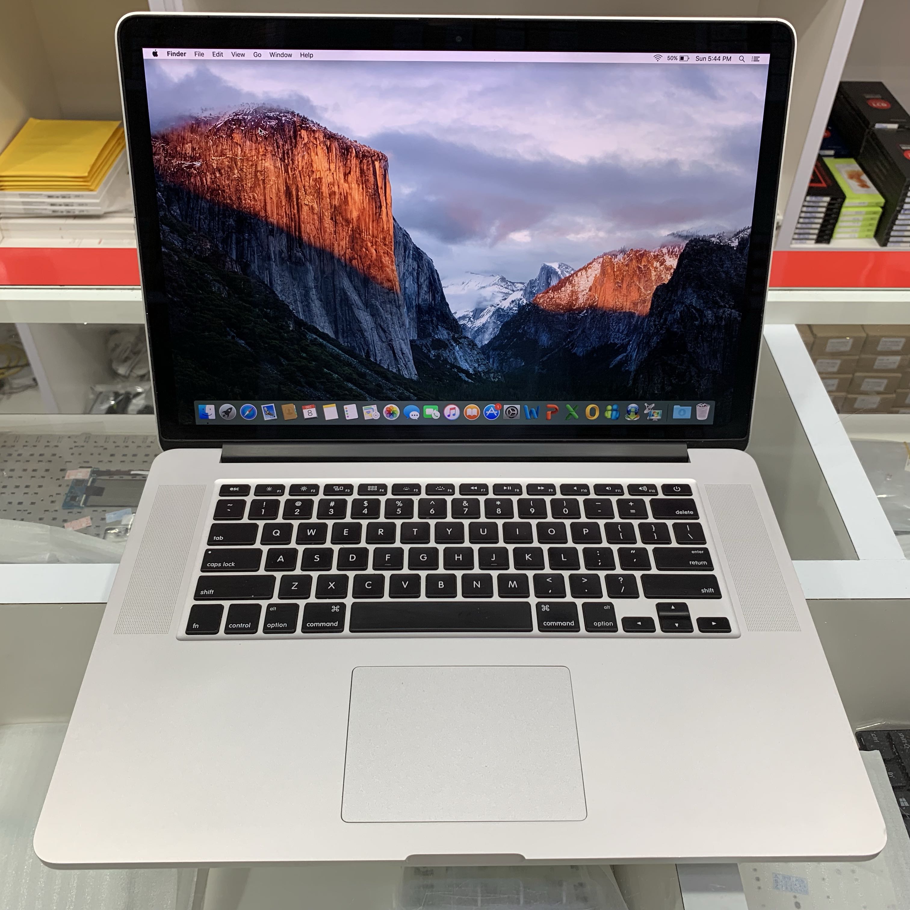 Apple MacBook Pro 15" Retina (MacBook Pro 10.1 / Mid 2012) - (3rd Gen ...