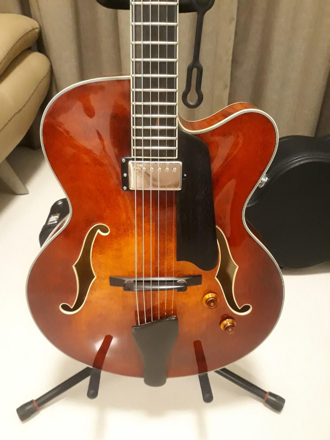 Eastman AR503CE Archtop Electric Guitar, Hobbies & Toys, Music & Media ...
