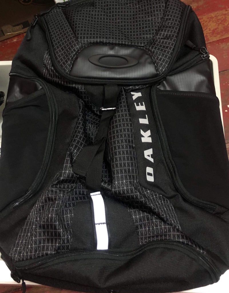 Oakley Backpack, Men's Fashion, Bags, Backpacks on Carousell
