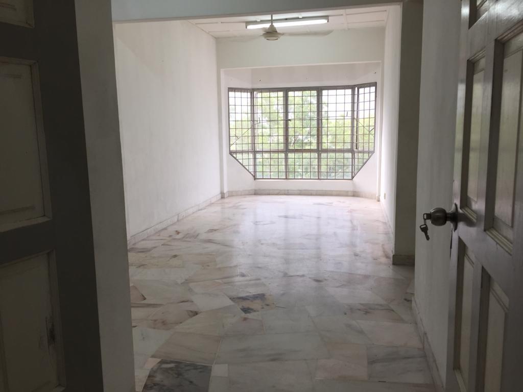 CORNER LOT Saga Ria Apartment, Taman Saga, Ampang BASIC UNIT VERY WINDY ...