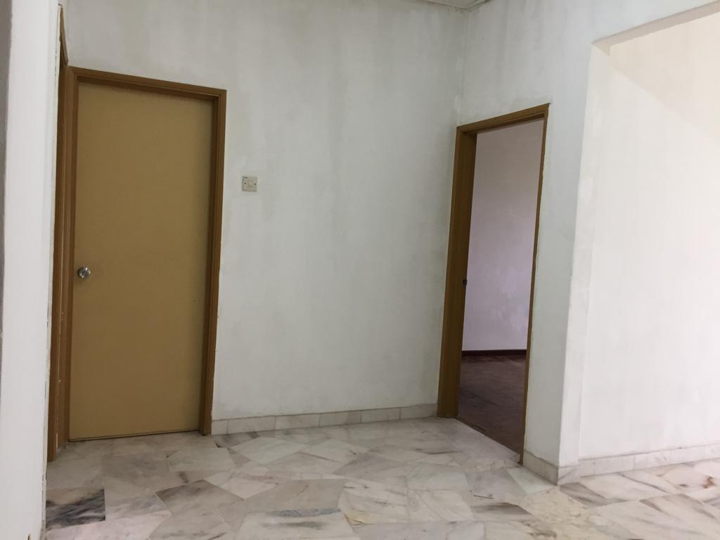 CORNER LOT Saga Ria Apartment, Taman Saga, Ampang BASIC UNIT VERY WINDY ...