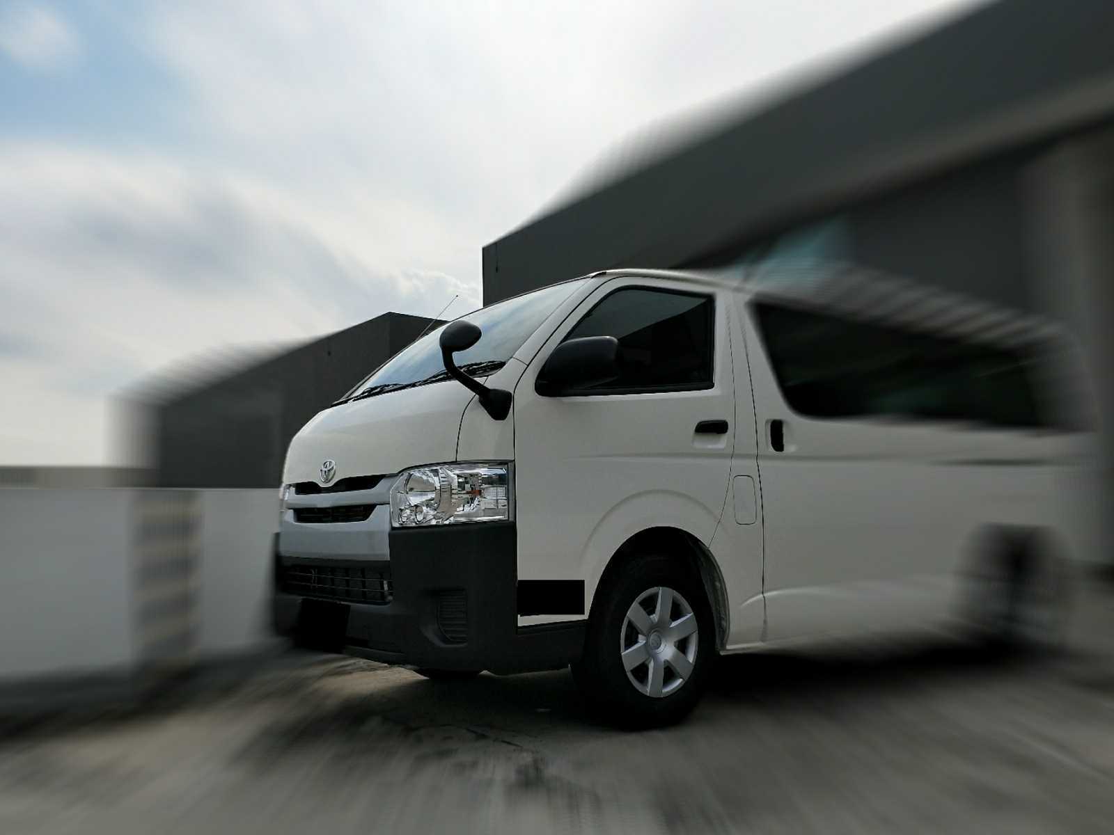 Toyota Hiace Standard Roof 2.8 DX Glass Door Van (A), Cars, Parallel ...