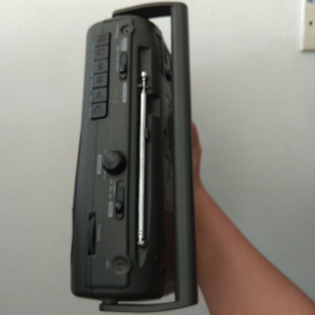 Radio kaset AIWA RM-31HR, Audio, Portable Music Players on Carousell