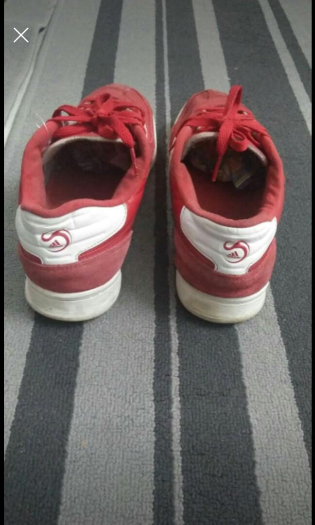 Adidas Liverpool, Men's Fashion, Footwear, Sneakers on Carousell