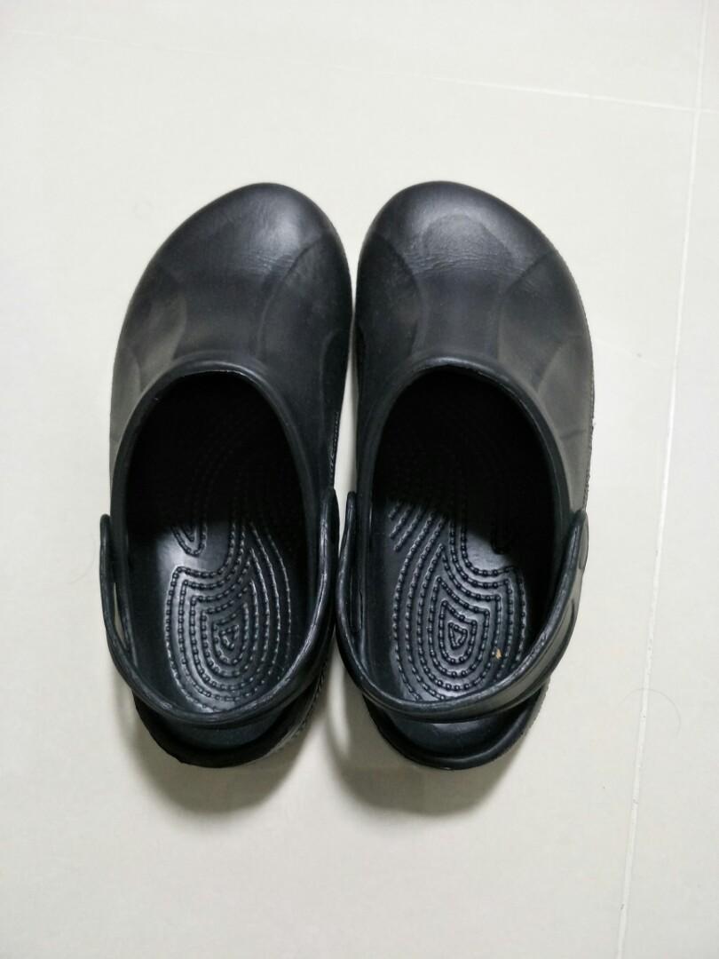 Crock shoe, Women's Fashion, Footwear, Flats on Carousell