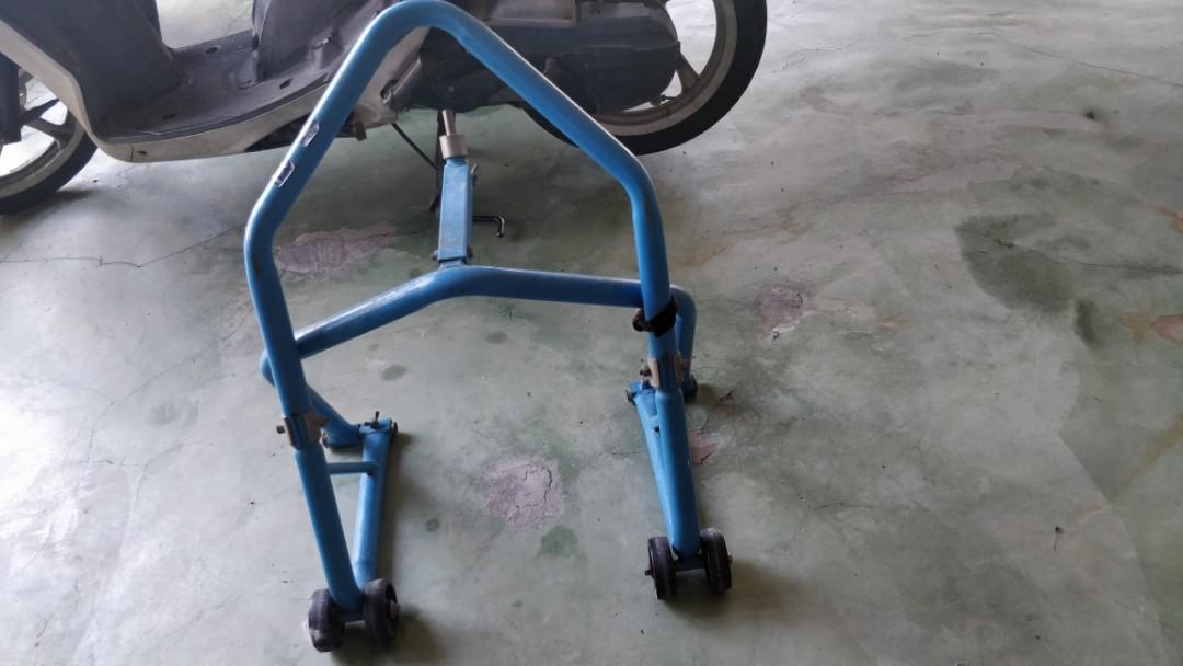 Front paddock stand, Auto Accessories on Carousell