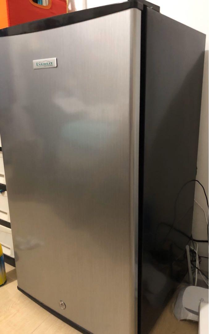 Everest mini refrigerator, TV & Home Appliances, Kitchen Appliances ...