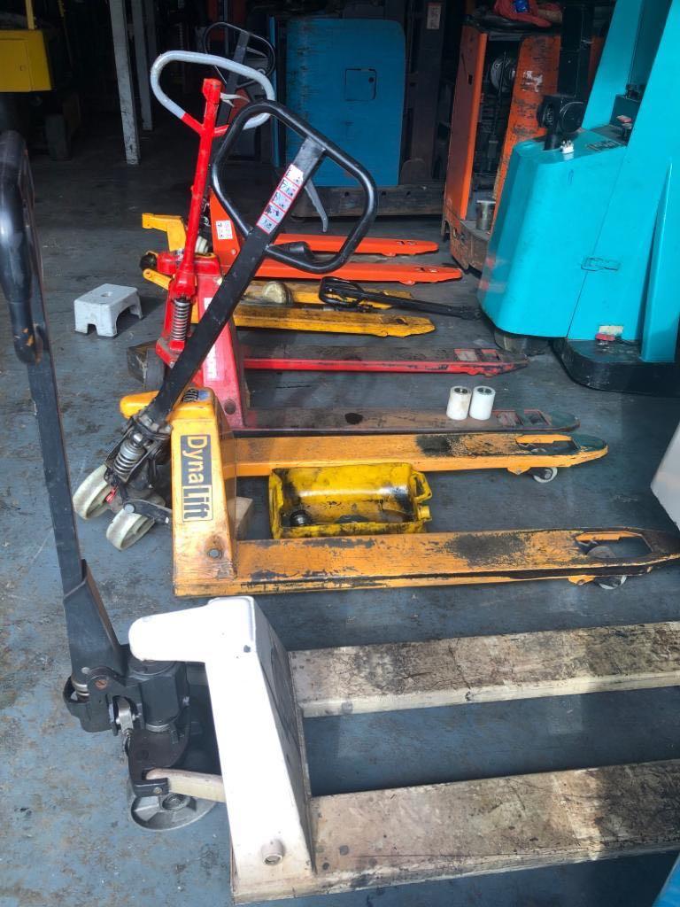 Hand pallet jack, Everything Else on Carousell