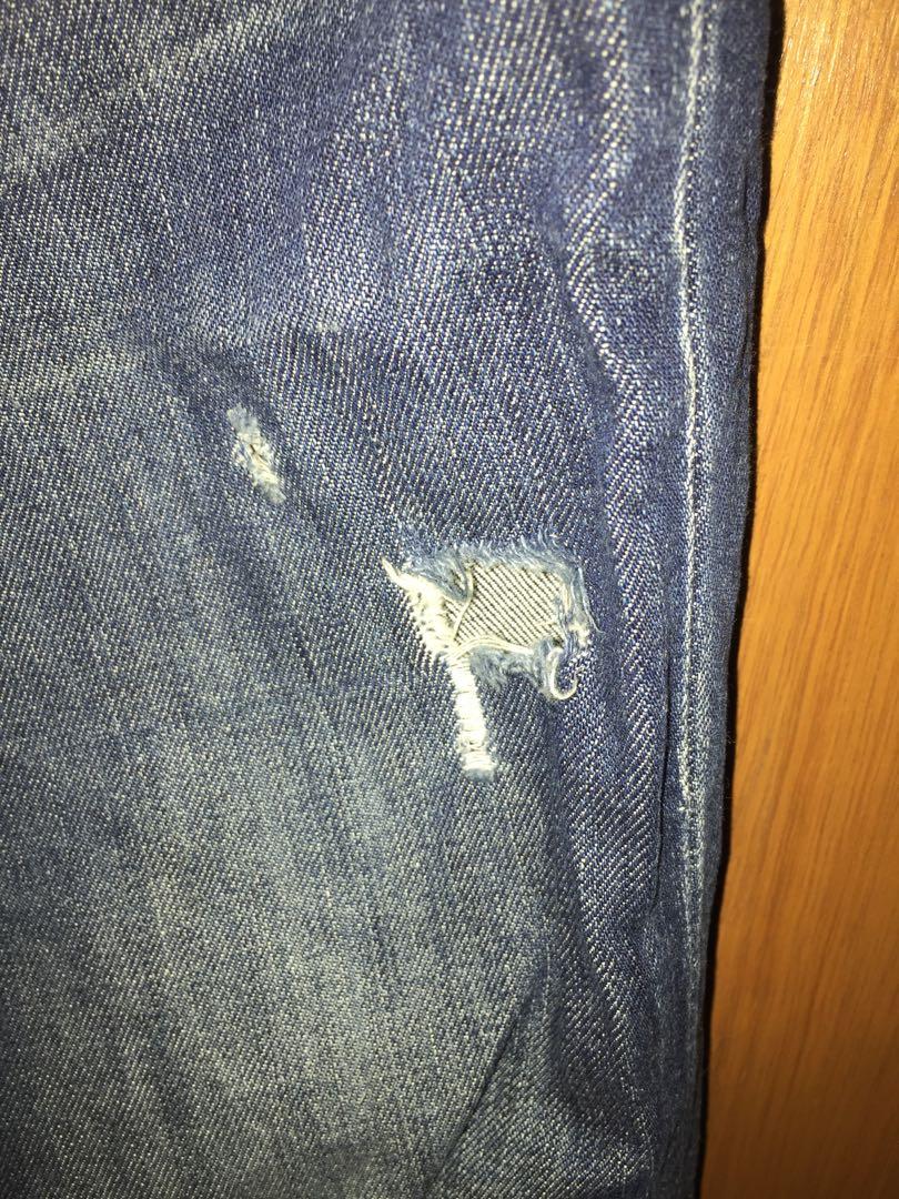 LOGO RIPPED JEANS, Fesyen Wanita, Pakaian Wanita, Bawahan di Carousell