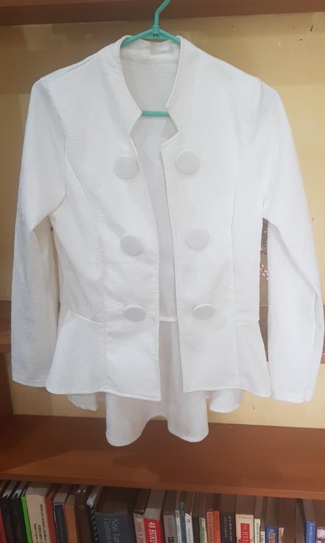Outer/jas/jaket/jacket putih motif ukiran, Fesyen Wanita, Pakaian ...
