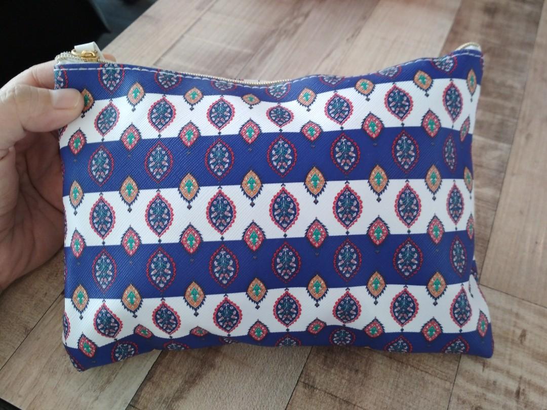 Turkish Airlines amenity kit Pouch, Women's Fashion, Bags & Wallets ...