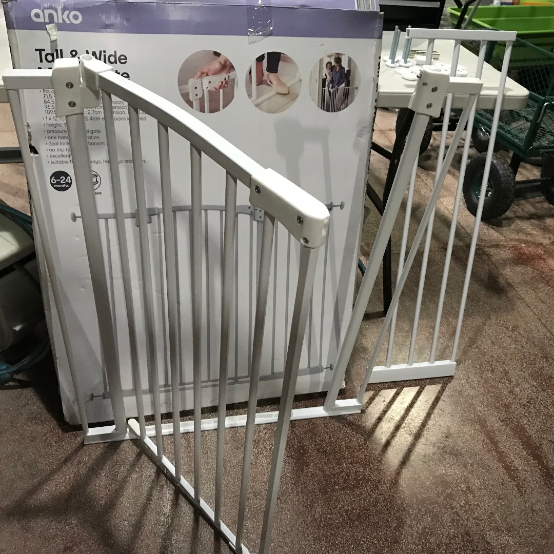 Anko Tall and Wide Metal Safety gate, Furniture & Home Living, Home ...