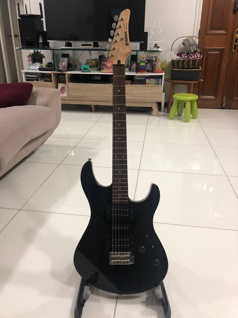(With free amp!) Yamaha Super strat black Electric , Hobbies & Toys ...