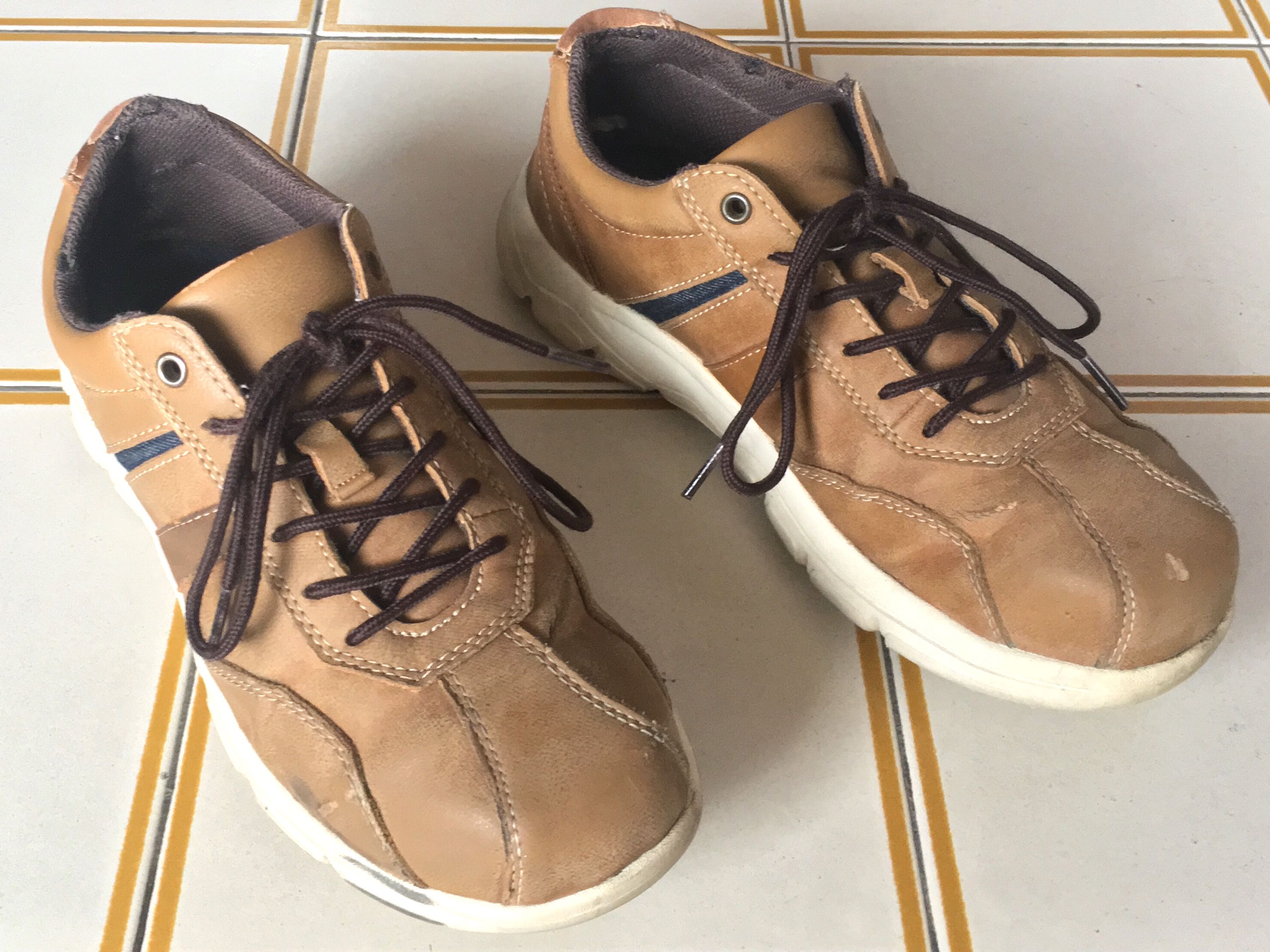 Busho Walking Shoes, Men's Fashion, Footwear, Casual shoes on Carousell