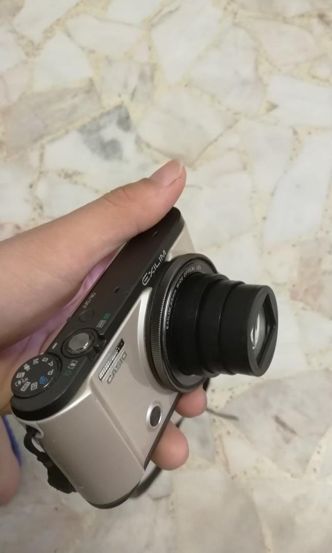 Casio EX-ZR3500 Camera (can flip), Photography, Cameras on Carousell