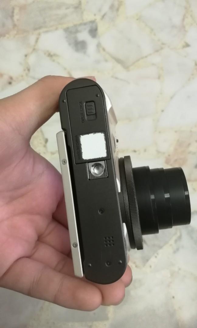 Casio EX-ZR3500 Camera (can flip), Photography, Cameras on Carousell