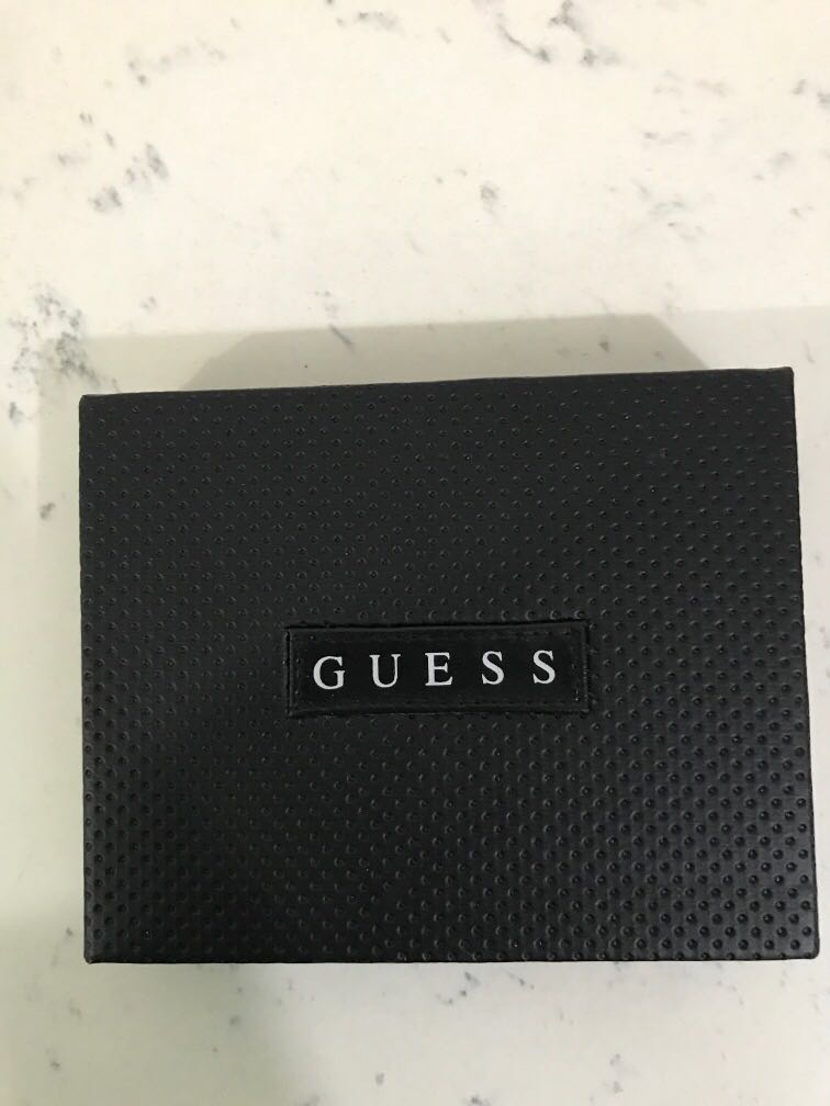 Guess credit card trifold, Men's Fashion, Watches & Accessories ...